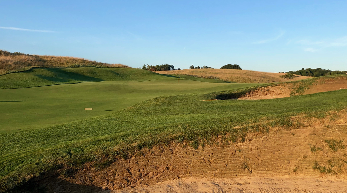 SUNSET SPECTACULAR AT ARCADIA BLUFFS – GEEKED ON GOLF