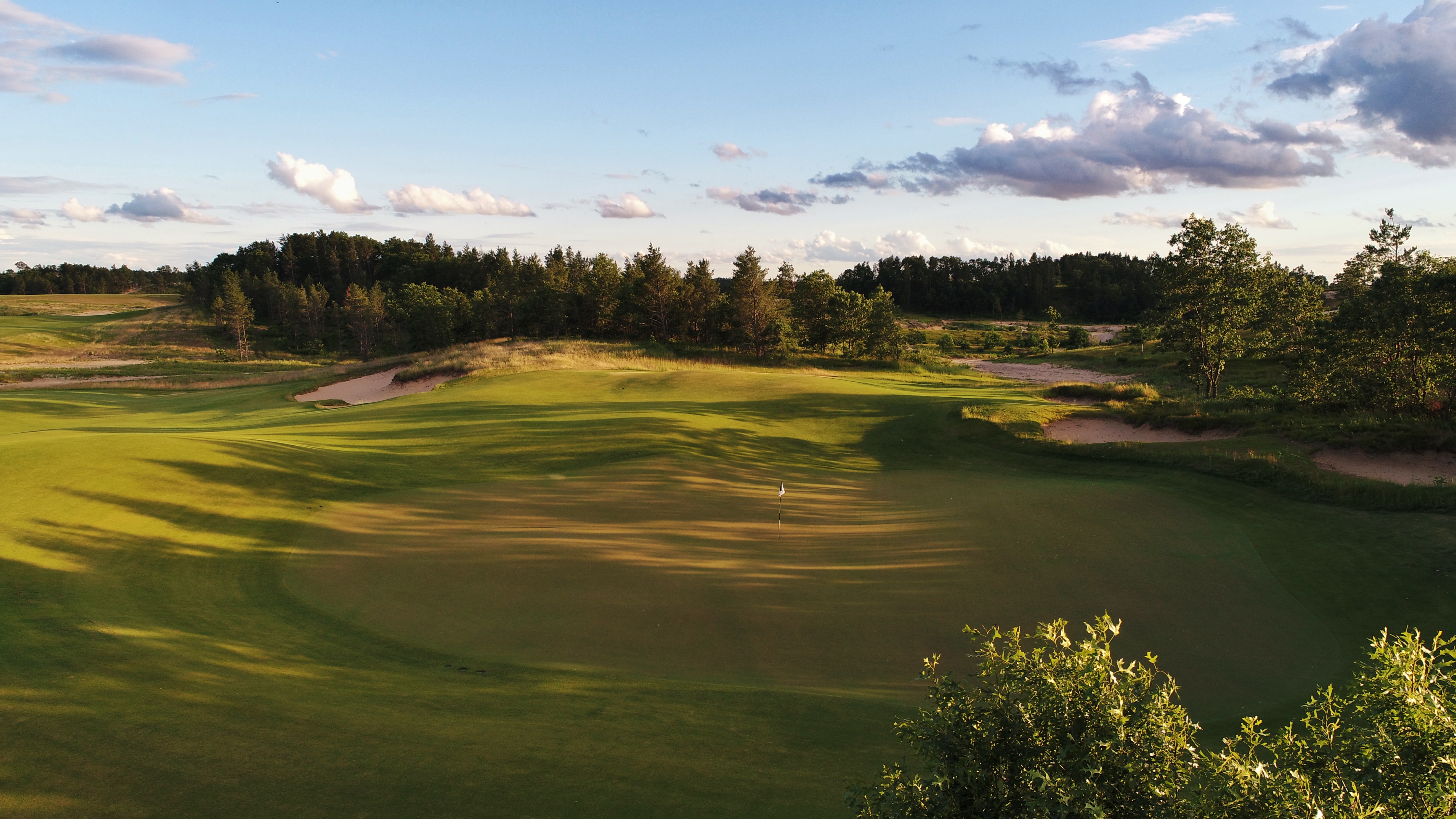 Ain’t It Grand – Opening Day at Sand Valley – GEEKED ON GOLF